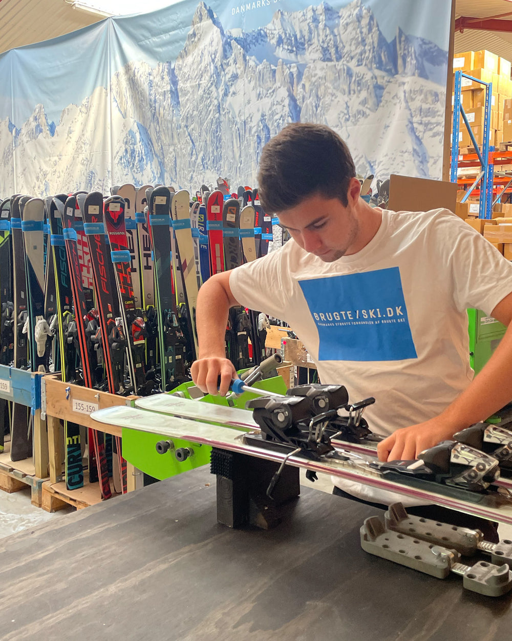 Skiværksted I Slibning og voksning af ski med mere